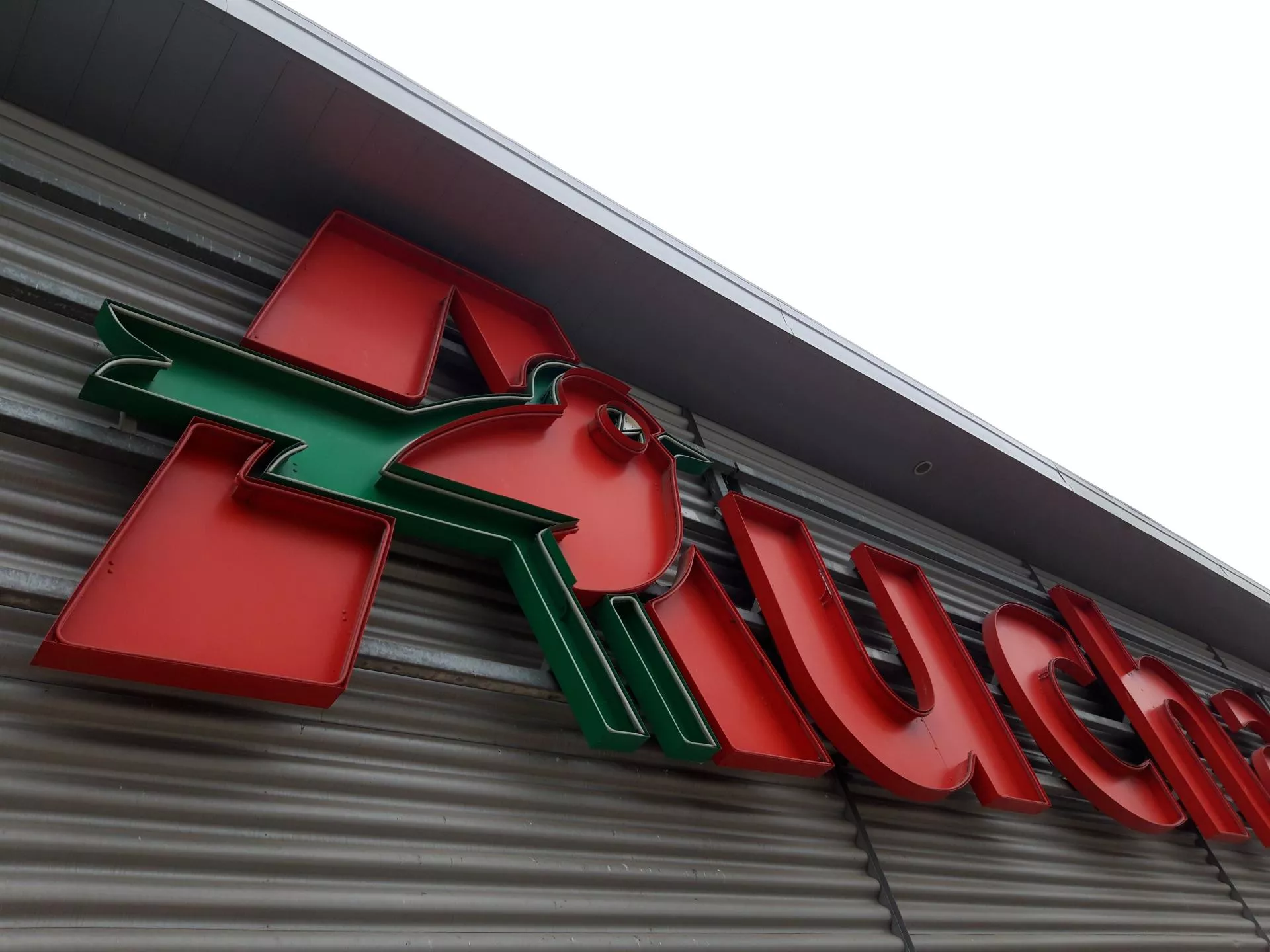 Auchan inwestuje w kanał e-commerce i rozwój usług delivery. COVID-19 ...