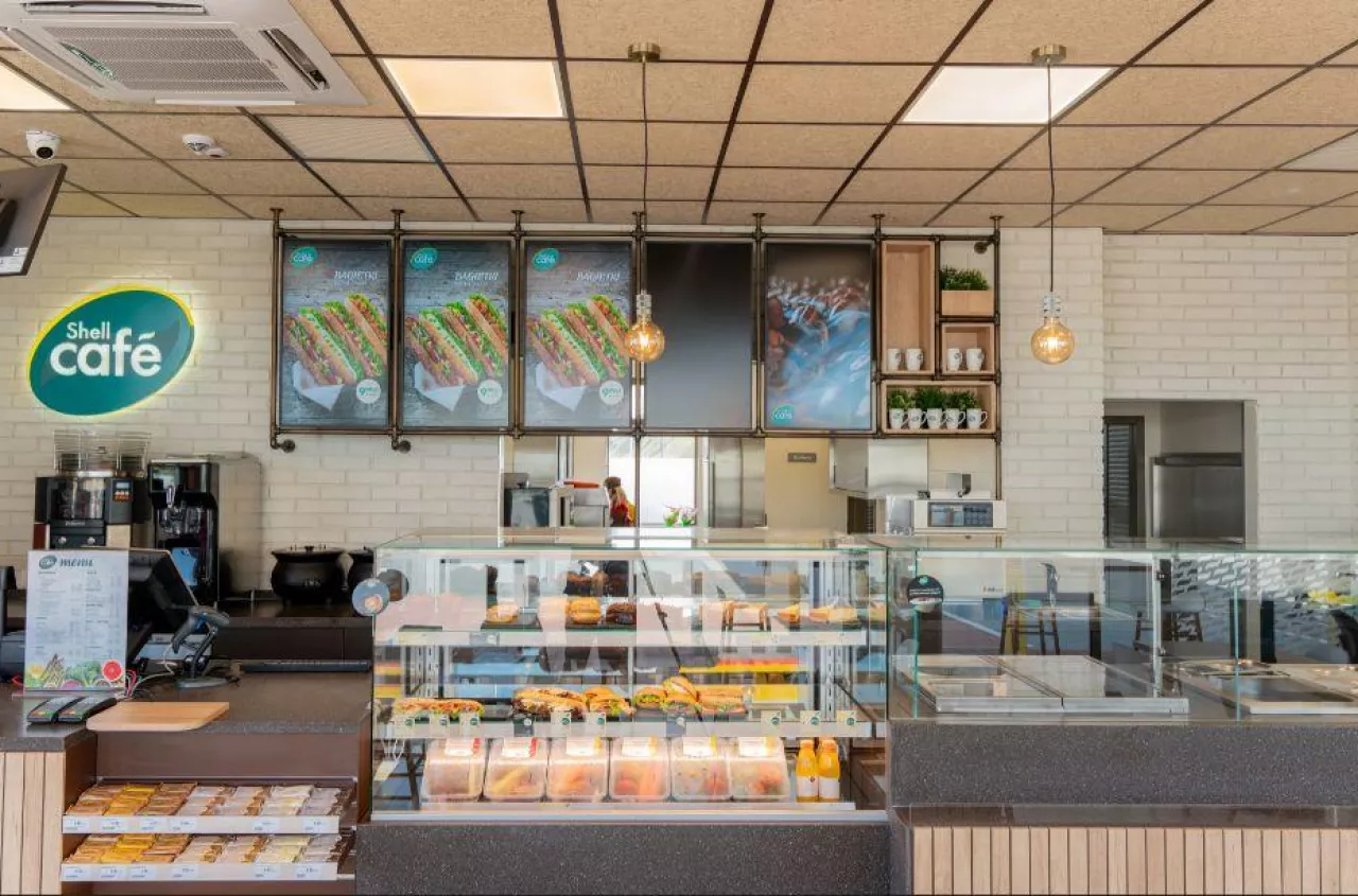 Shell inwestuje w stacje. Koncept Shell Café zastąpi Deli by Shell do ...