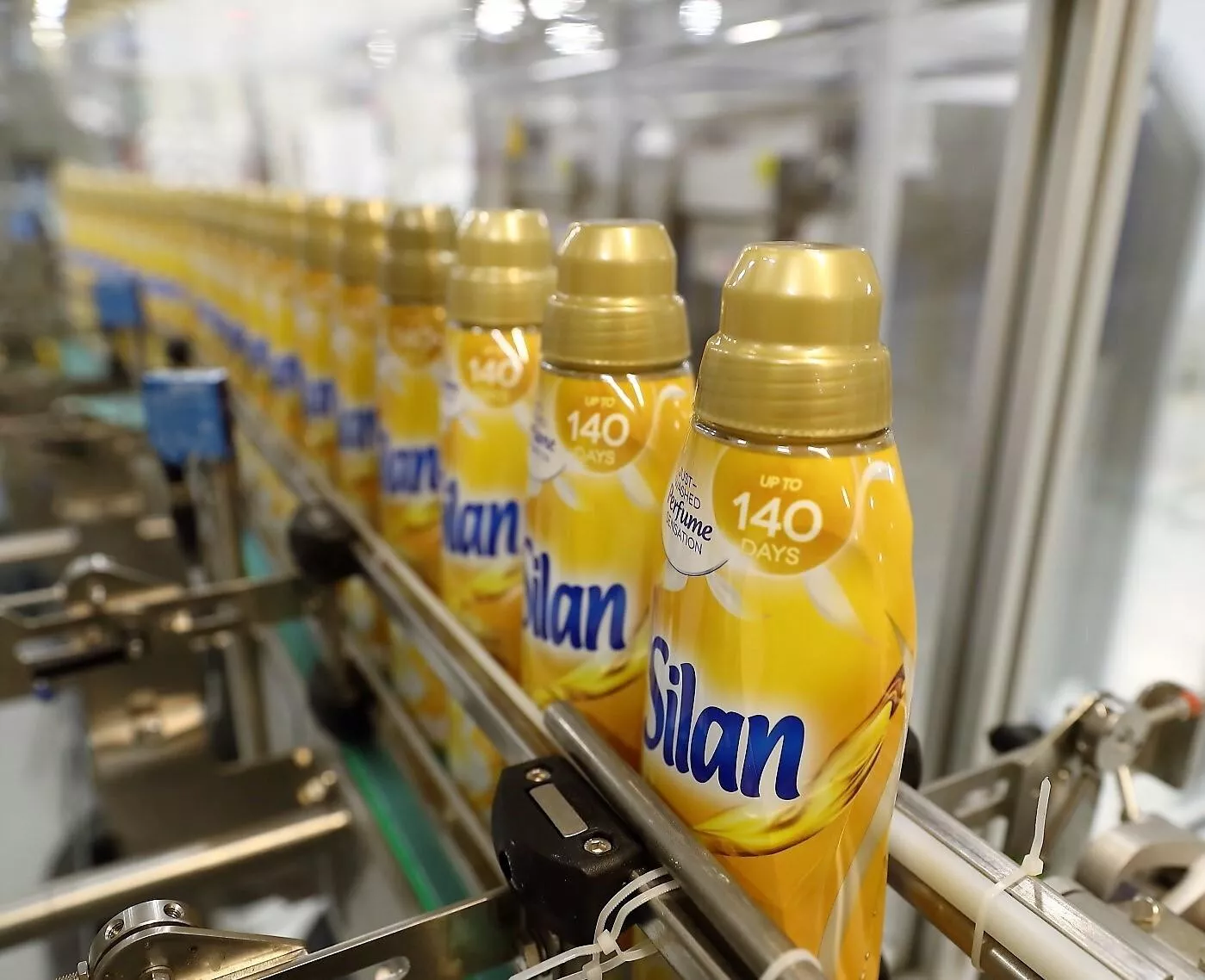 Henkel redefiniuje globalną wizualną tożsamość swojej marki korporacyjnej