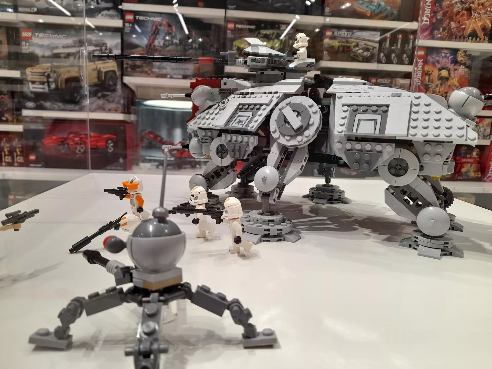 Lego ma już ponad 900 sklepów. Firma mocno inwestuje w sprzedaż ...