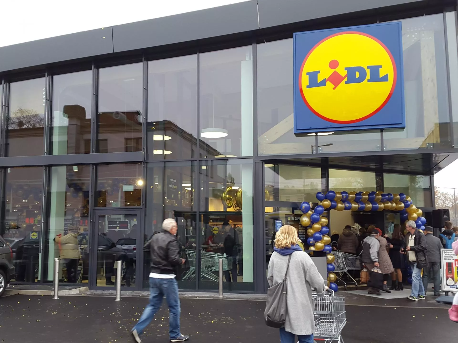 Lidl kontra lokalny rolnik. Pani Wiola: Grozili mi! Lidl: Sprzedaż ...