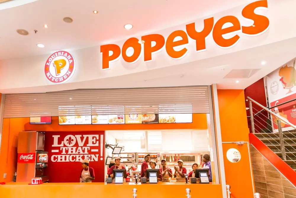 Popeyes w Polsce świętuje pierwsze urodziny. Niebawem debiut w nowym ...