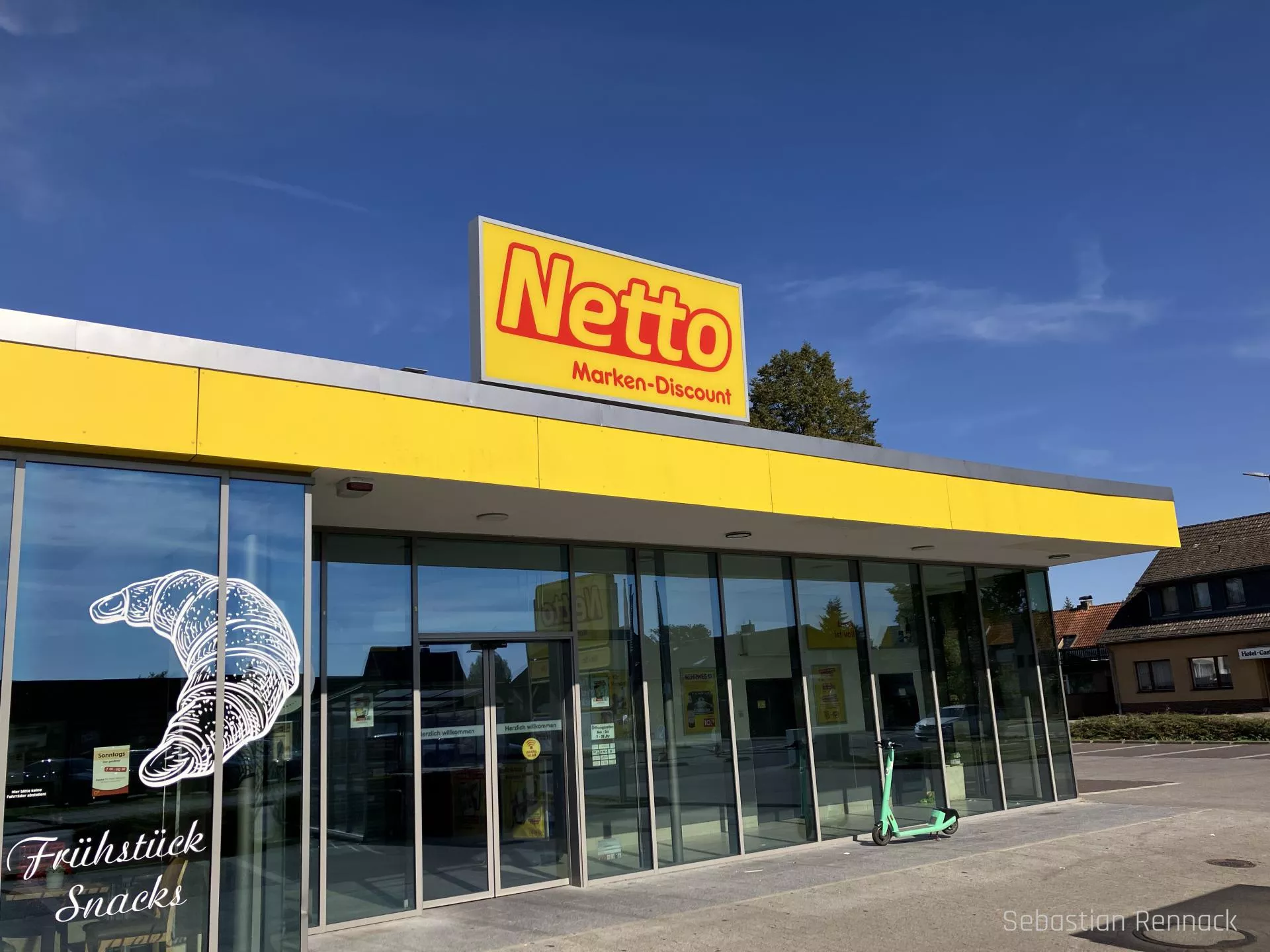 Jak należące do grupy Edeka dyskonty Netto Marken-Discount wyróżniają ...